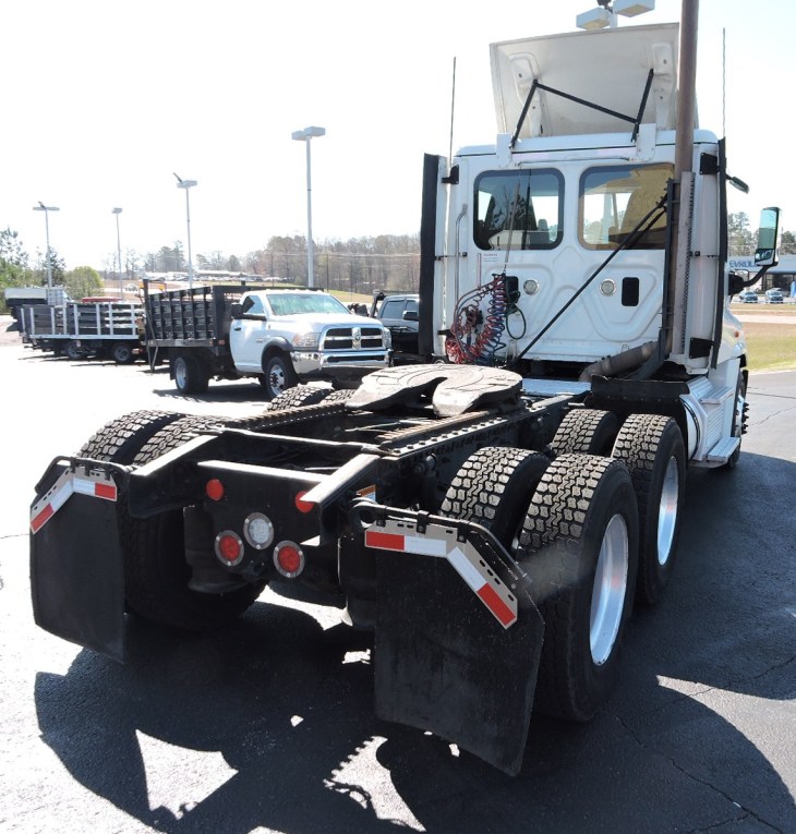 2015 FREIGHTLINER CASCADIA 125 TANDEM TRACTOR – HD TRUCKS & EQUIP LLC