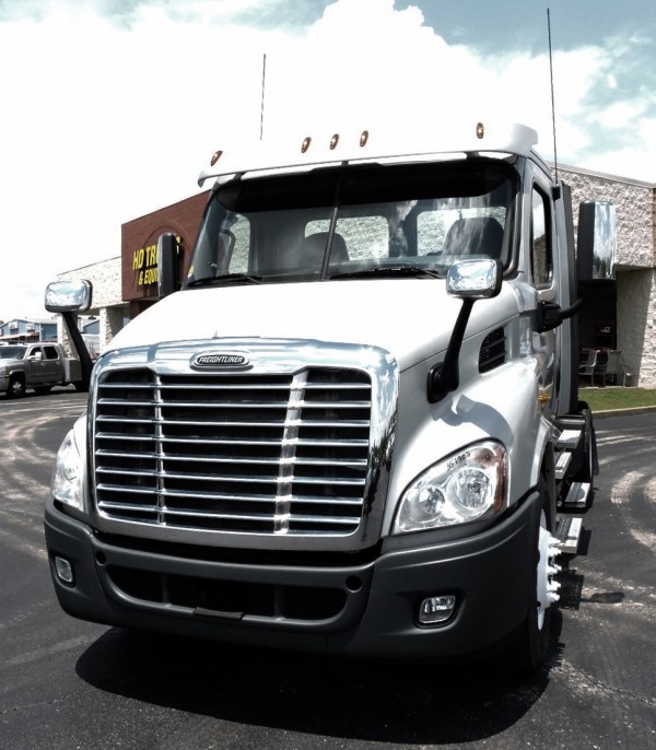 2015 FREIGHTLINER CASCADIA S.A. TRACTOR … 155K – HD TRUCKS & EQUIP LLC