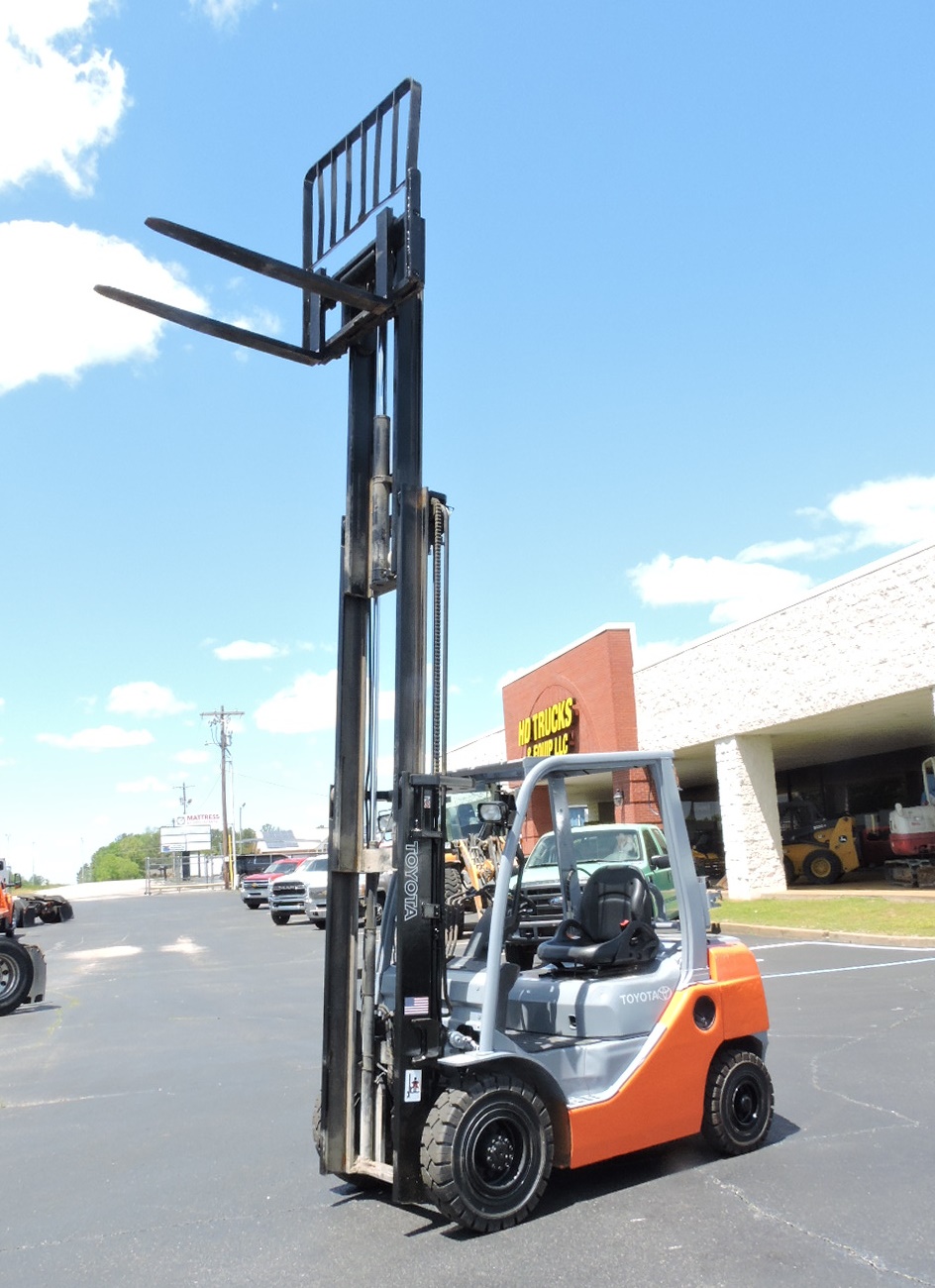 2015 TOYOTA FORK LIFT 67110 – HD TRUCKS & EQUIP LLC