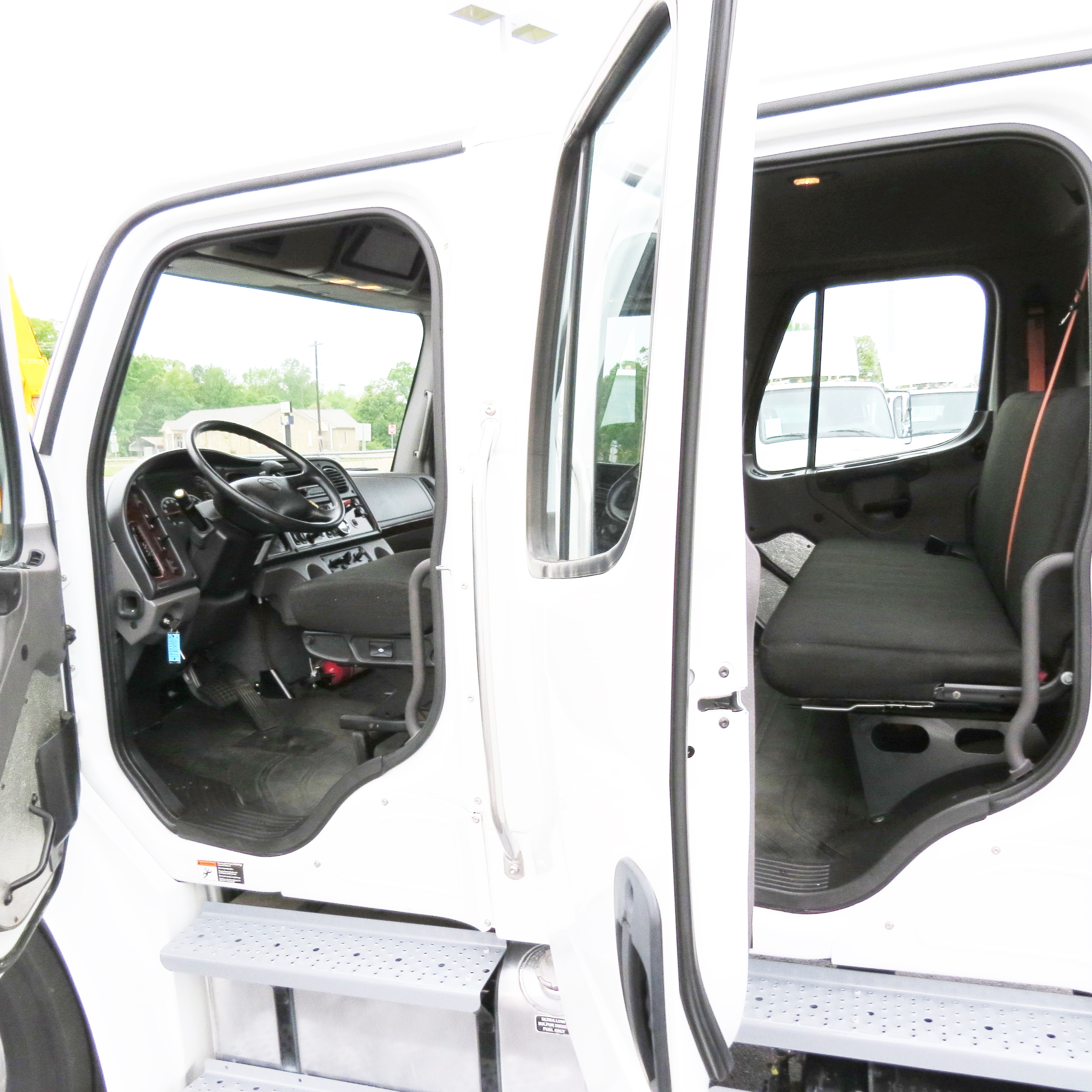 2017 FREIGHTLINER M2 CREW CAB FLATBED – HD TRUCKS & EQUIP LLC