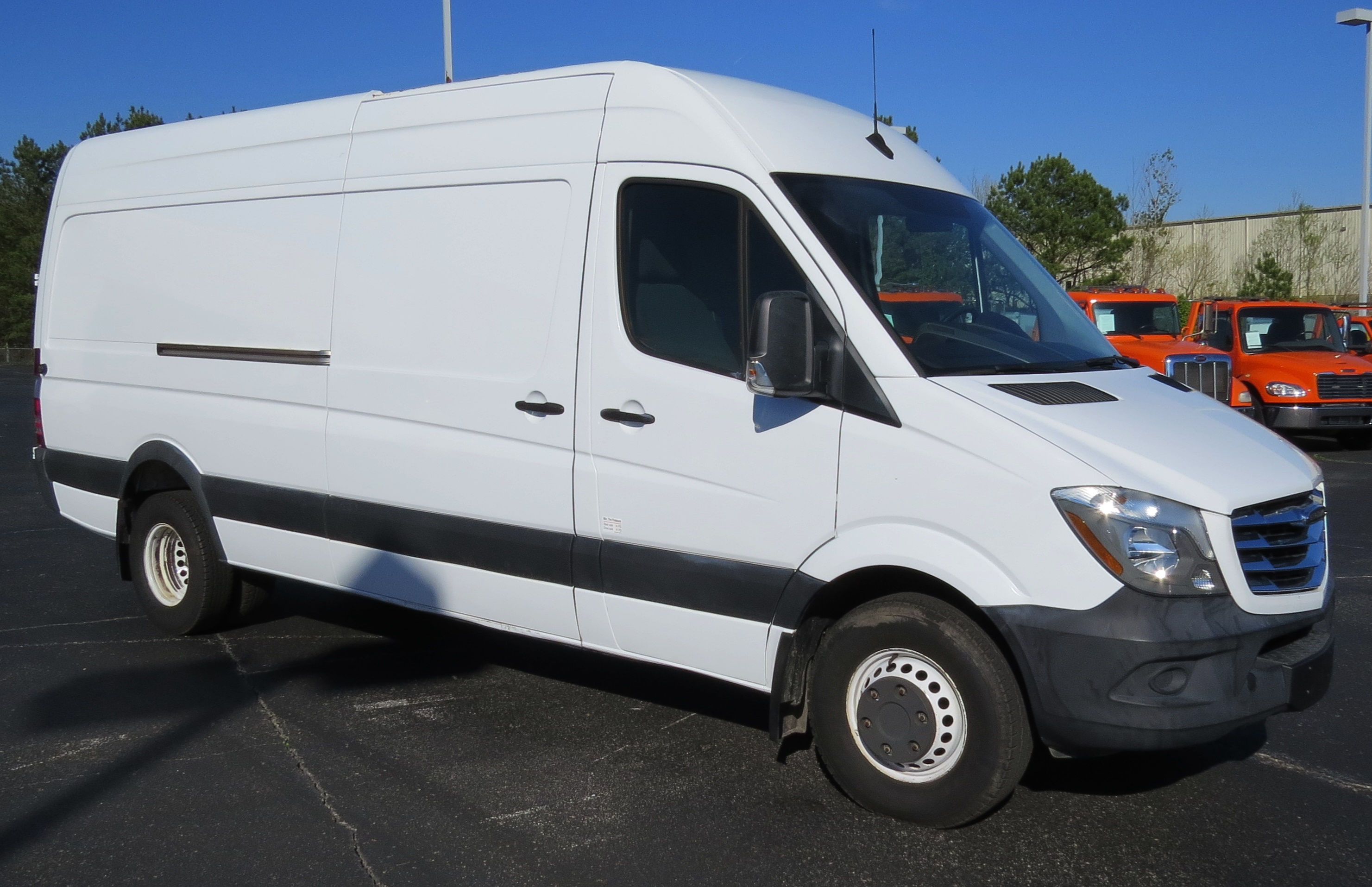 VANS & LIGHT DUTY – HD TRUCKS & EQUIP LLC