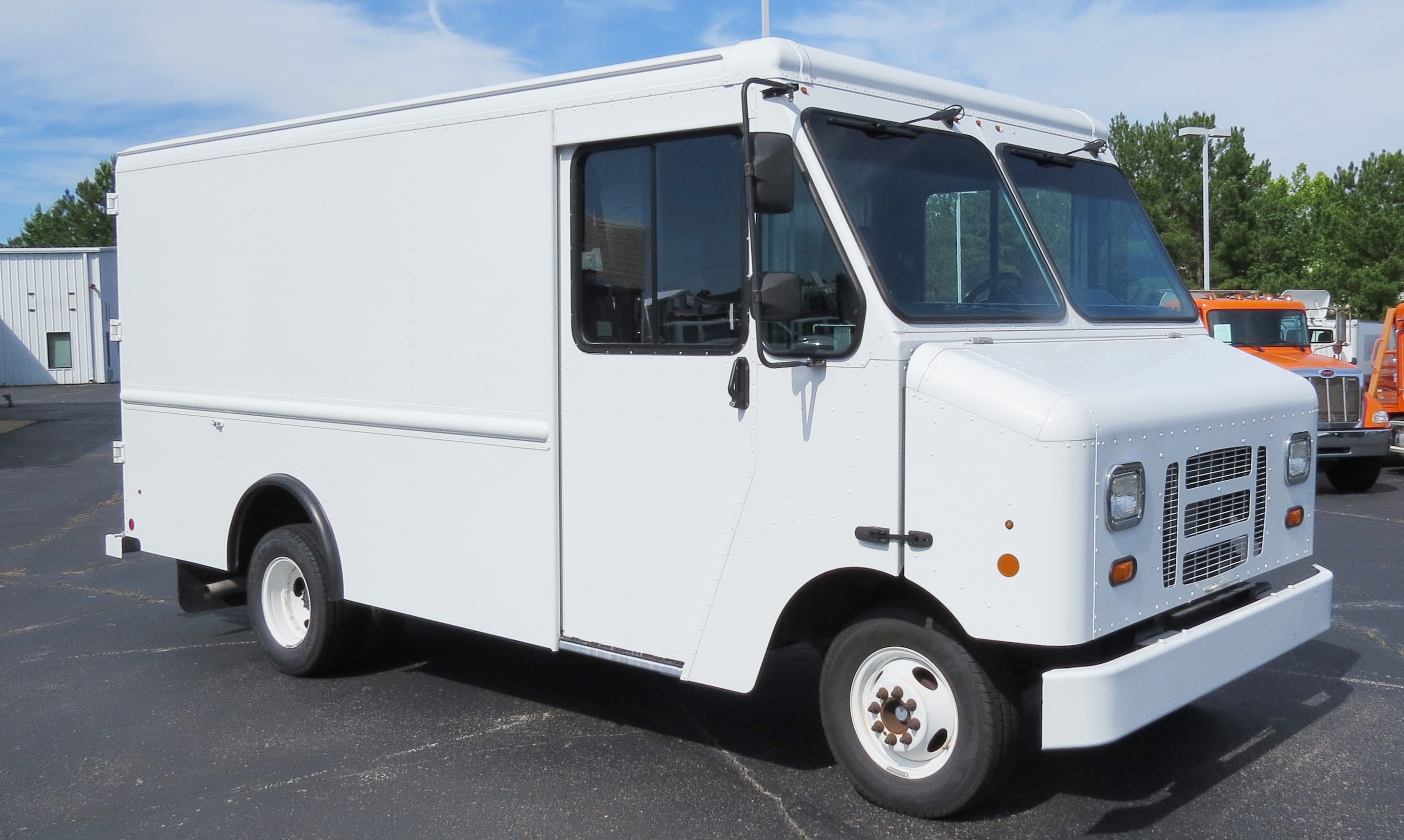 BOX TRUCKS AND STEP VANS FOR SALE – HD TRUCKS & EQUIP LLC
