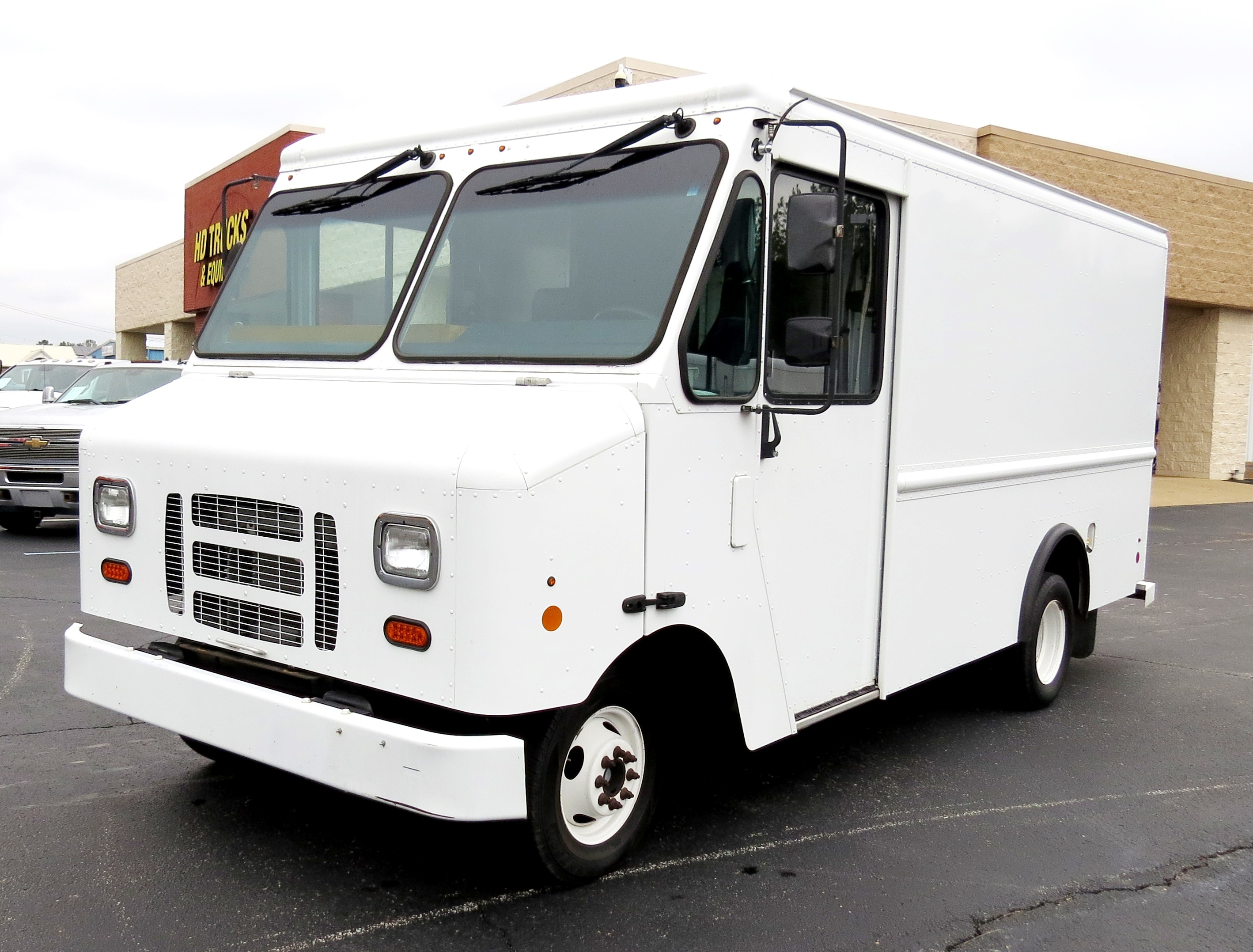 BOX TRUCKS AND STEP VANS FOR SALE – HD TRUCKS & EQUIP LLC